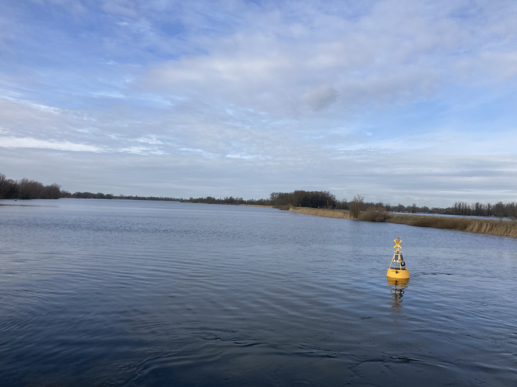 Meetboeien op de Afgedamde Maas: continu zicht op Waalwater - Het ...